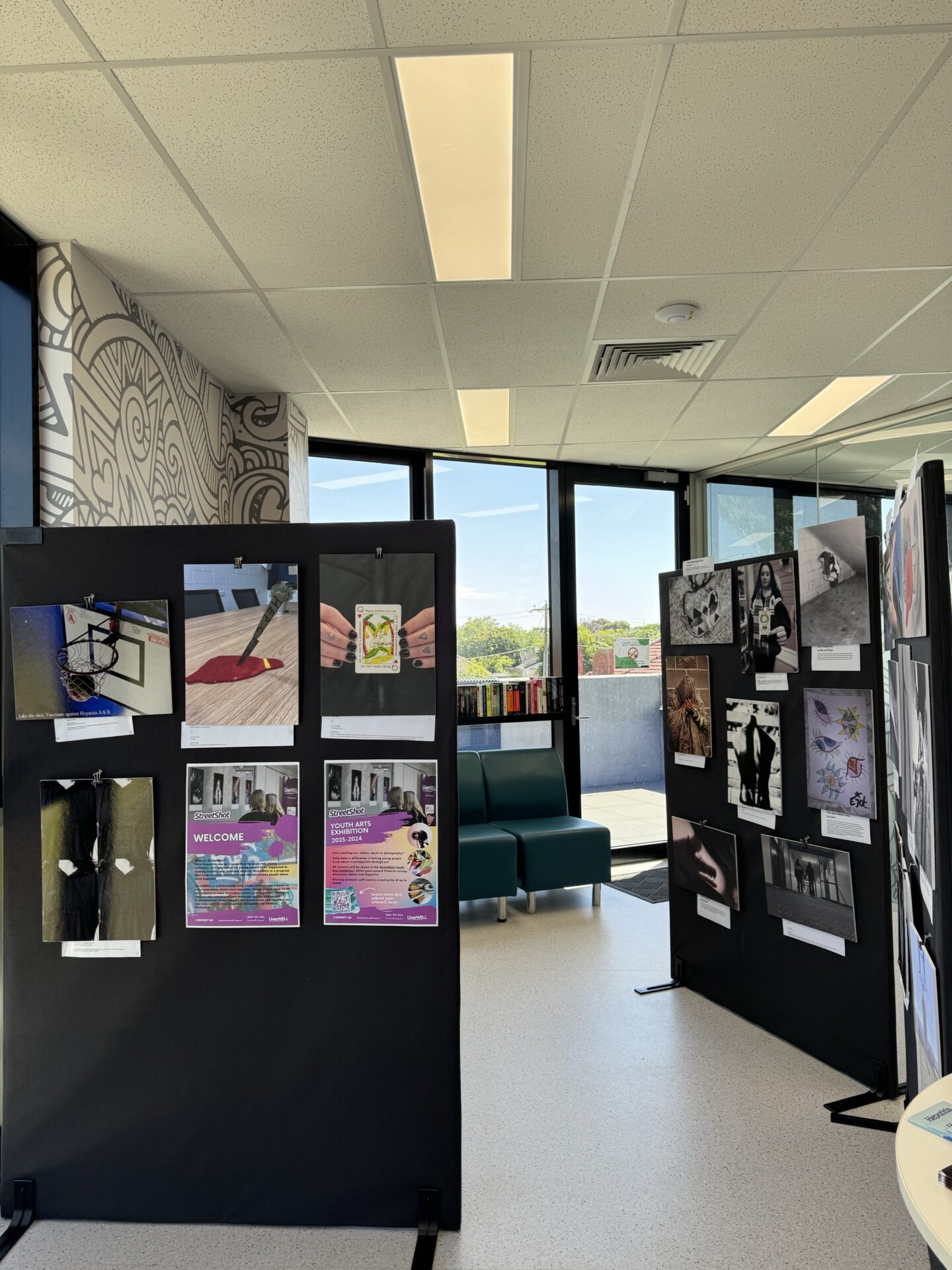 The Roving StreetShot Arts Exhibition is a hit on Hosier Lane! - LiverWELL